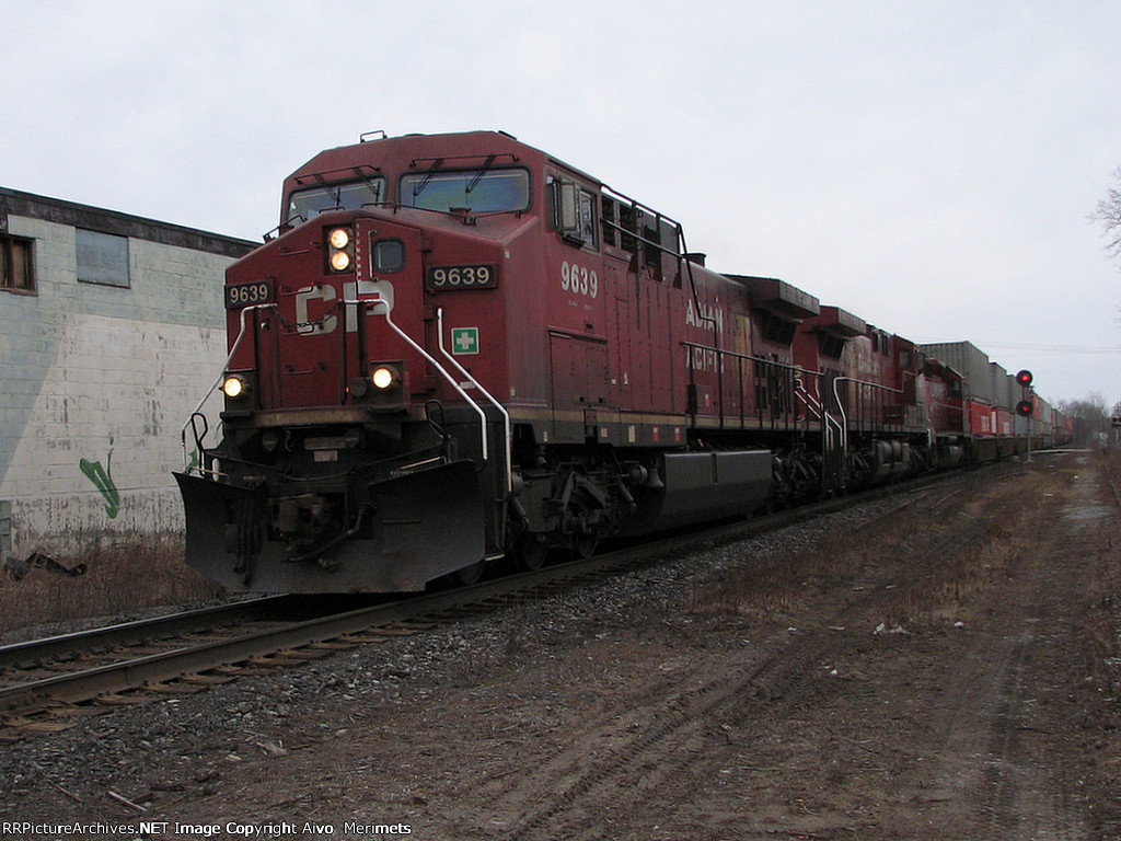 CP 9639 west at Belleville